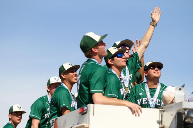 Venice celebrates titles with "Parade of Champions" | Sports | yoursun.com