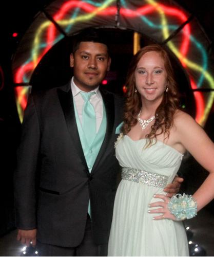 DeSoto High prom lights up the night | News Archives | yoursun.com