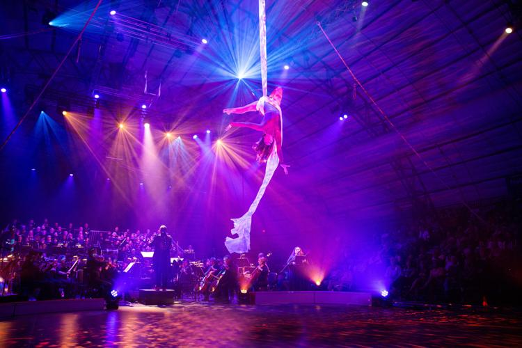 A sci-fi voyage featuring circus artists, the 100-voices of Key Chorale ...