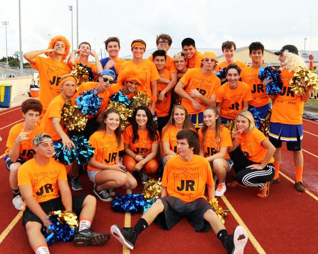 Seniors defeat juniors in Powder Puff game | News Archives | yoursun.com