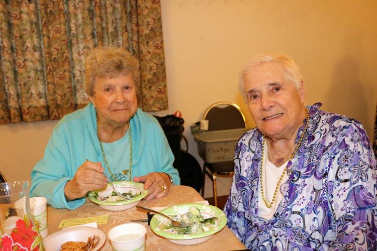 Italian Heritage Social Club relives prom | News Archives | yoursun.com