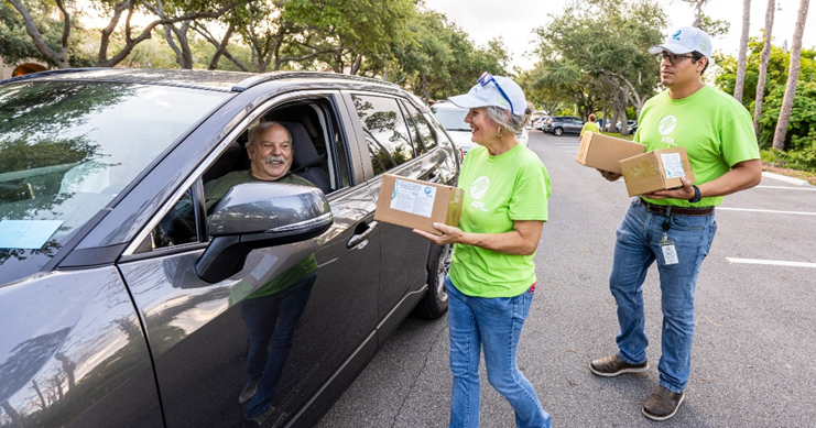 FPL hands out hurricane kits at event | News | yoursun.com