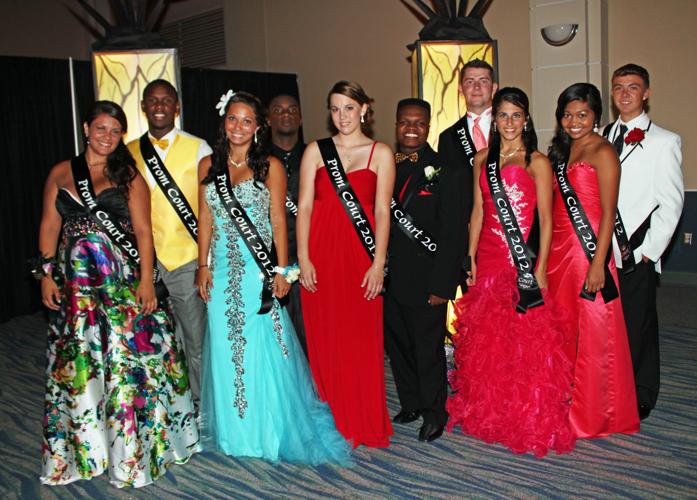 Seniors masquerade at the prom | News Archives | yoursun.com