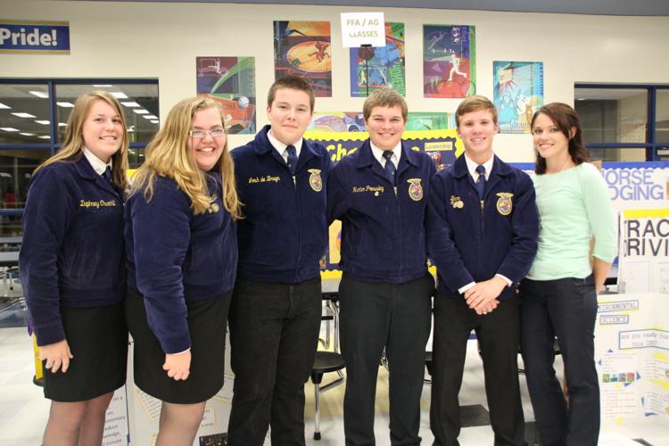 Rising eighth-graders tour CHS | News Archives | yoursun.com