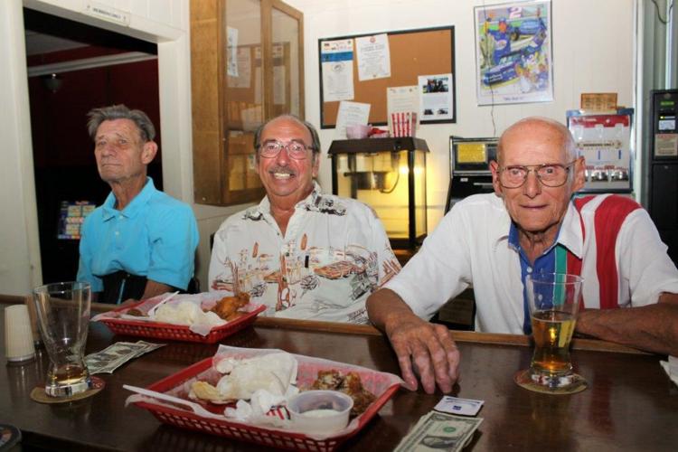 Post members relax at AMVETS 312 | News Archives | yoursun.com
