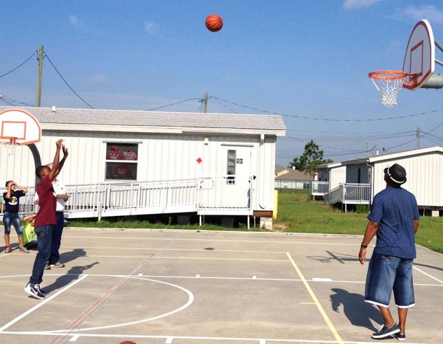 Student tops city manager in free throw contest | Newsarchives ...