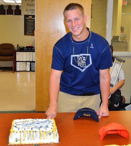 Gill signs withWarner University | Newsarchives | yoursun.com