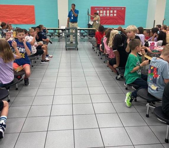 Students welcomed back on first day of school | News | yoursun.com