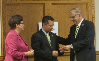 Choe gets key to county | Newsarchives | yoursun.com