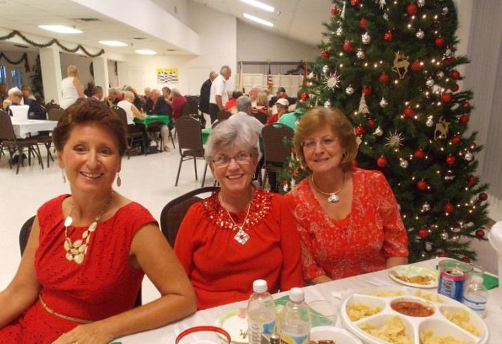 Harbor Cove Boat Club throws a Christmas party | News Archives ...