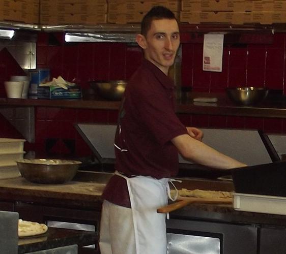 Authentic pizza made by a family of Italian chefs | Go! | yoursun.com