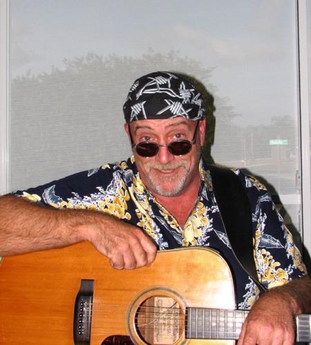Eric Phelps: Rockin’ that country sound | Go! | yoursun.com