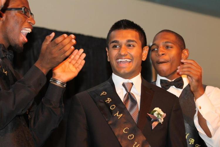 Partying Gatsby-style at prom | News Archives | yoursun.com