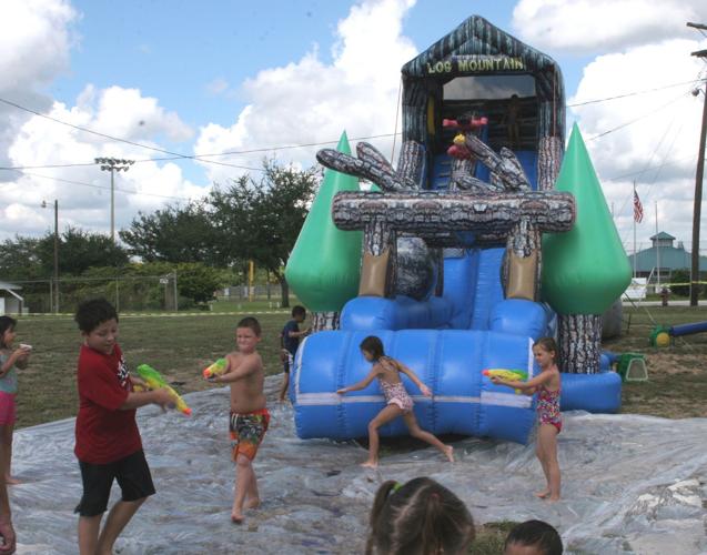 Frostproof kids enjoy back-to-school Splash Bash | Newsarchives ...