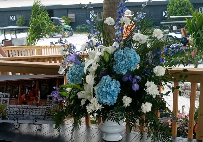 'Outpouring of love' at memorial for teen equestrian | News | yoursun.com