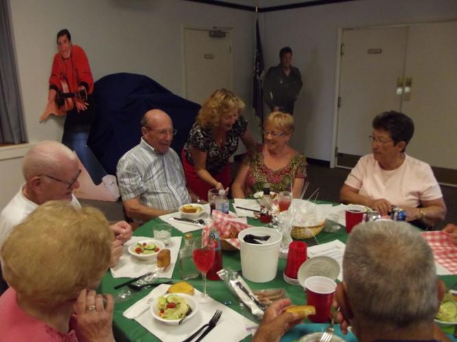 Sequin-clad singer serenades seniors | News Archives | yoursun.com