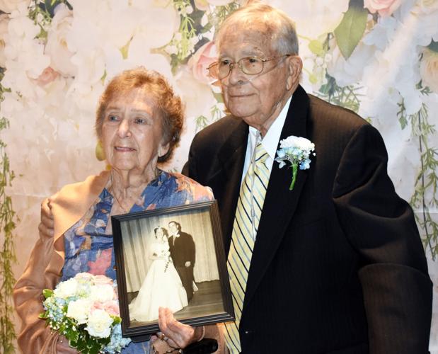 Couples renew vows after decades of marriage | News | yoursun.com