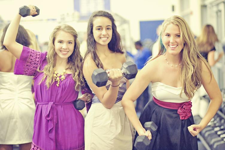 Rain can’t dampenHomecoming Court’s spirit | News Archives | yoursun.com