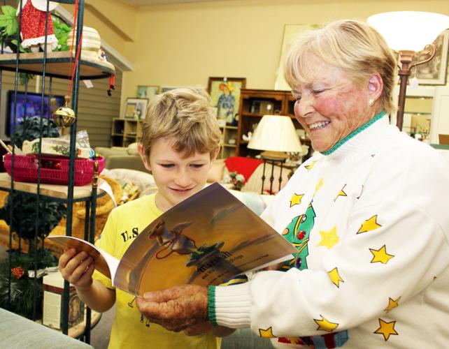 Book signing, sales helps Habitat store | News Archives | yoursun.com