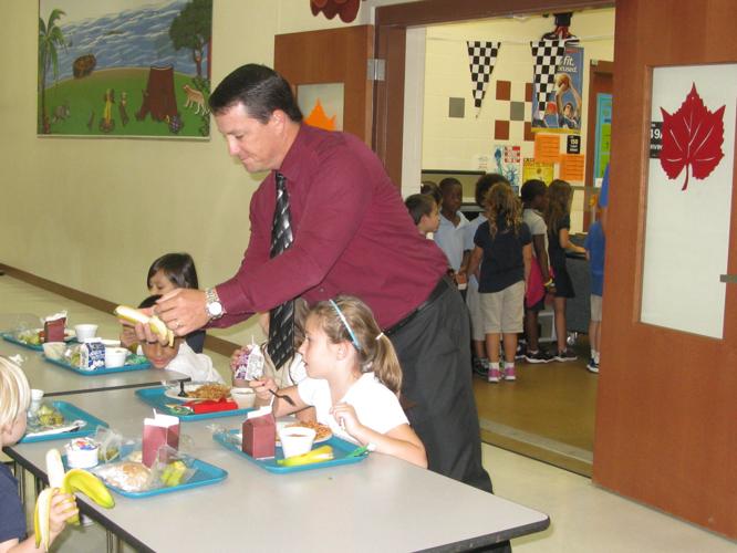 School lunch is served | News Archives | yoursun.com