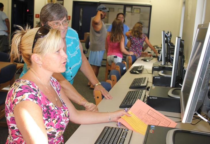 HCMS students get ready for class | News Archives | yoursun.com