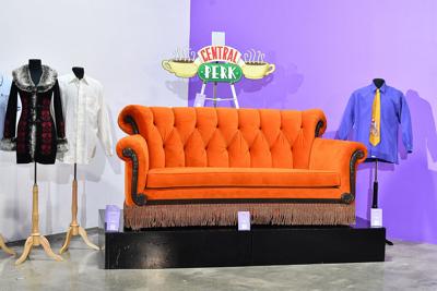 The one where the iconic ‘Friends’ couch sells for $29,250 | Daily ...