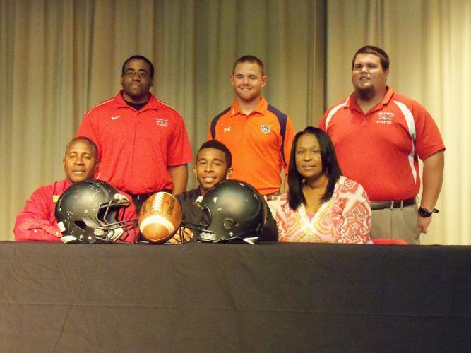 Pirate athletes sign for college teams | News Archives | yoursun.com