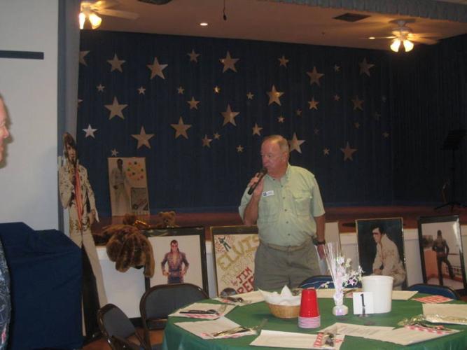 Sequin-clad singer serenades seniors | News Archives | yoursun.com