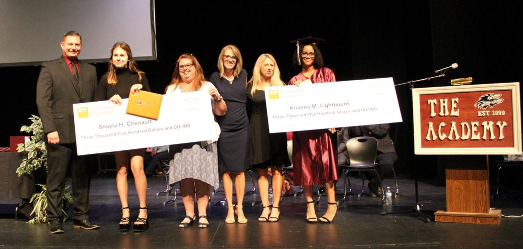 Academy celebrates graduates | Multimedia | yoursun.com