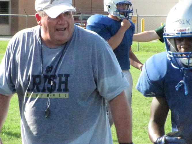 Bulldogs’ football team gets new top dog | News Archives | yoursun.com