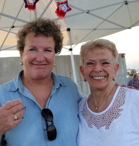 Revelers raise the ‘roof’ | News Archives | yoursun.com