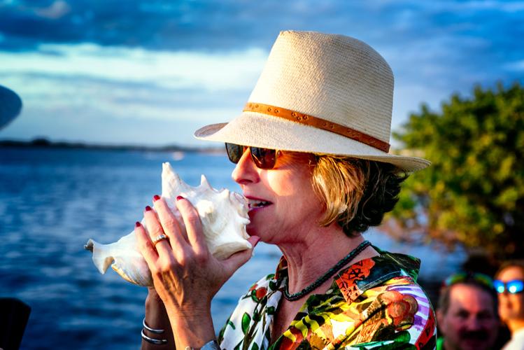 Conch blowers say good-bye to 2018 | Daily Break | yoursun.com