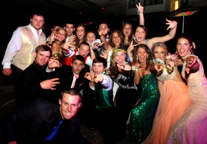 DeSoto High prom lights up the night | News Archives | yoursun.com