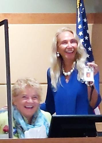 Alice White takes the oath of office | News | yoursun.com