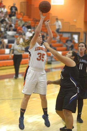 Manta Rays run past Ida Baker | News Archives | yoursun.com