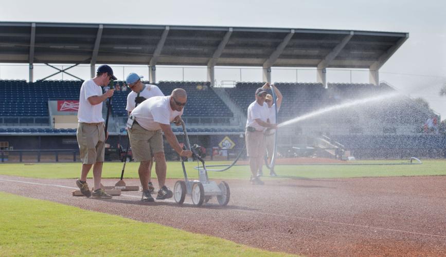 A Game in the Life: Stone Crabs Grounds crew | News Archives | yoursun.com