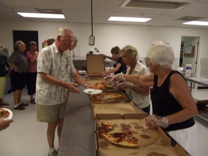 Sequin-clad singer serenades seniors | News Archives | yoursun.com