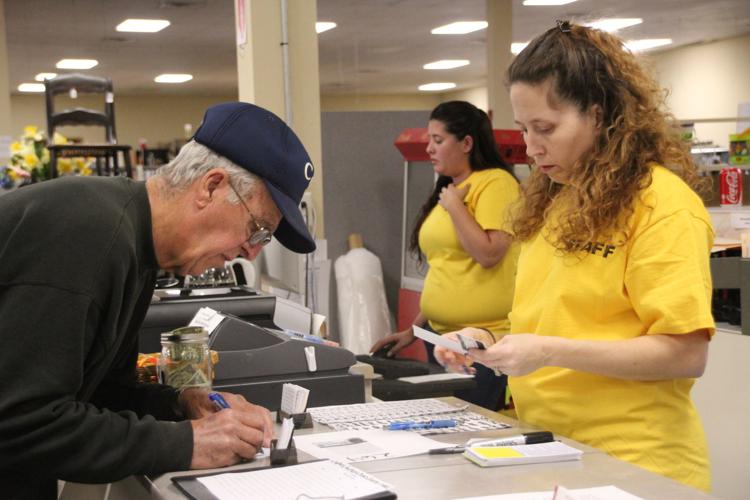 Auction benefits Habitat for Humanity | News Archives | yoursun.com