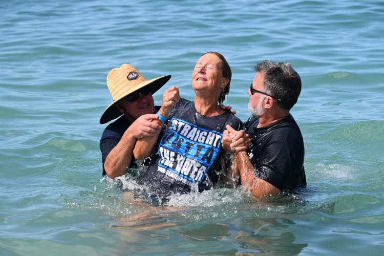 Hundreds baptized up and down the Gulf Coast | News | yoursun.com