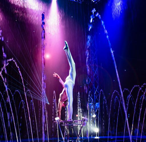 The Cirque 'Water Circus Gold' arrives downtown | Multimedia | yoursun.com