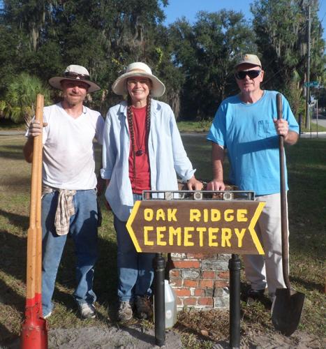 New signs point the way to Oak Ridge Cemetery | News Archives | yoursun.com