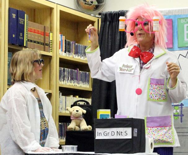 This library visitor sure ‘Nose Alot’ | Newsarchives | yoursun.com