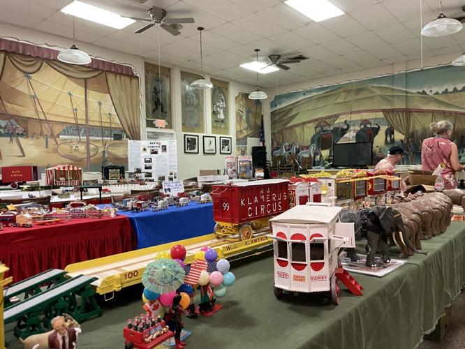 The smallest shows on Earth | News | yoursun.com