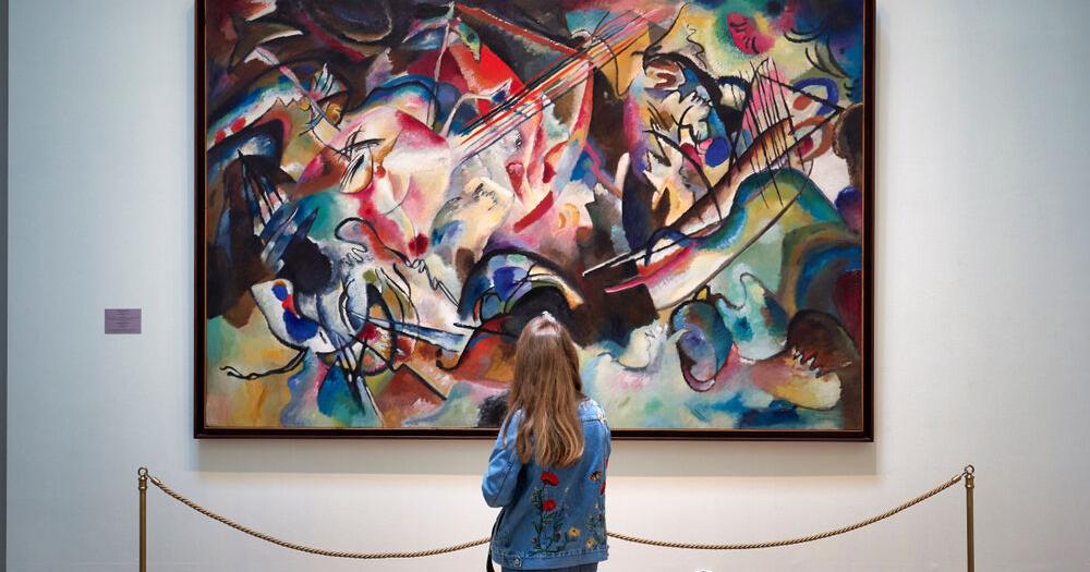 Is it important to read the explanatory labels next to artworks ...