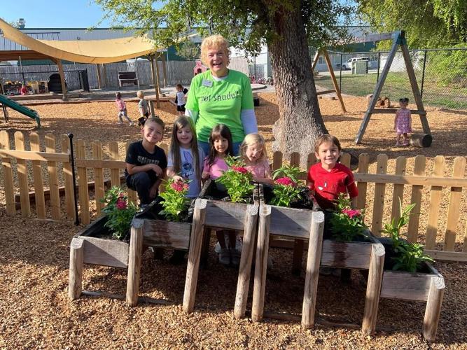 Alice White pays annual visit to PGT sunset academy | News | yoursun.com