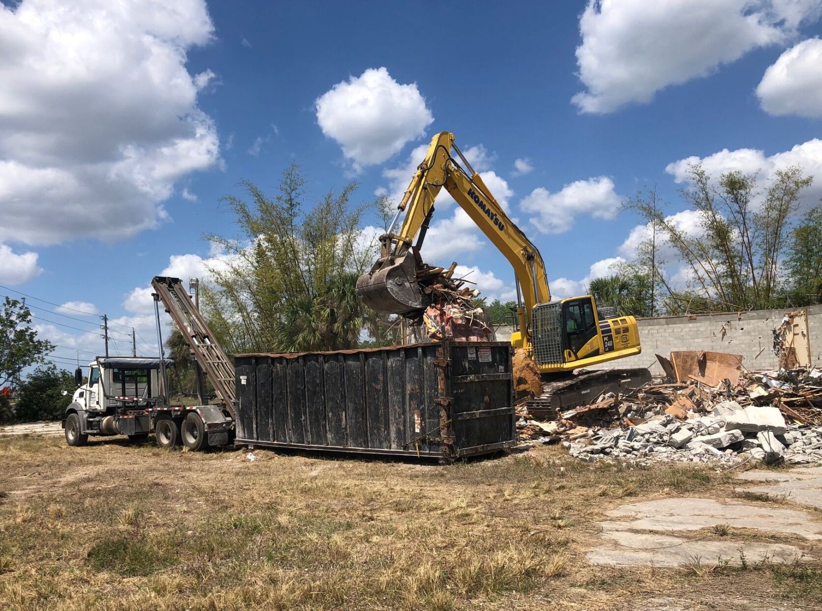 Raze the roof: Myakka River Trading Post is demolished, new retail is ...