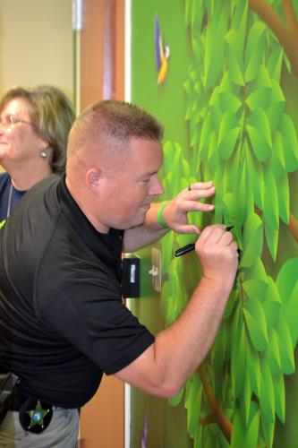 ‘Tree of Life’ mural honors Gentry | Sebring | yoursun.com