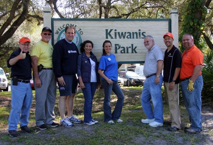 Kiwanis clubs get dirty in cleanup | News Archives | yoursun.com