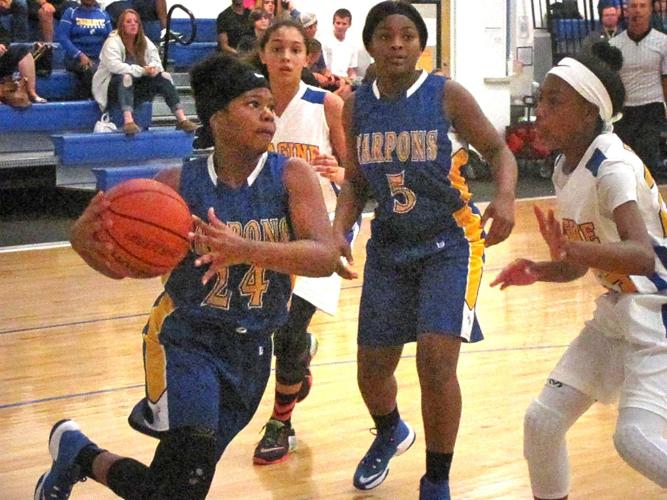 Rough start for Lady Tarpons hoopsters | News Archives | yoursun.com