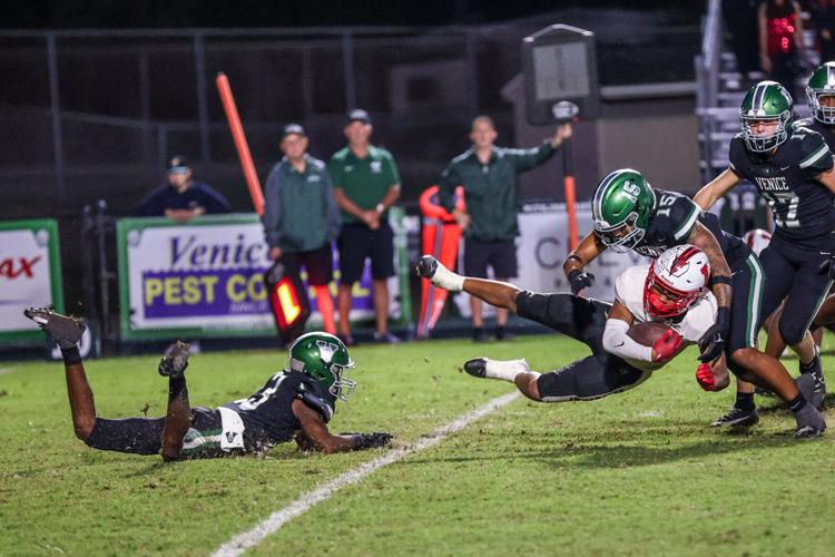 PREP FOOTBALL: Dominant first quarter leads to blowout win for Venice ...